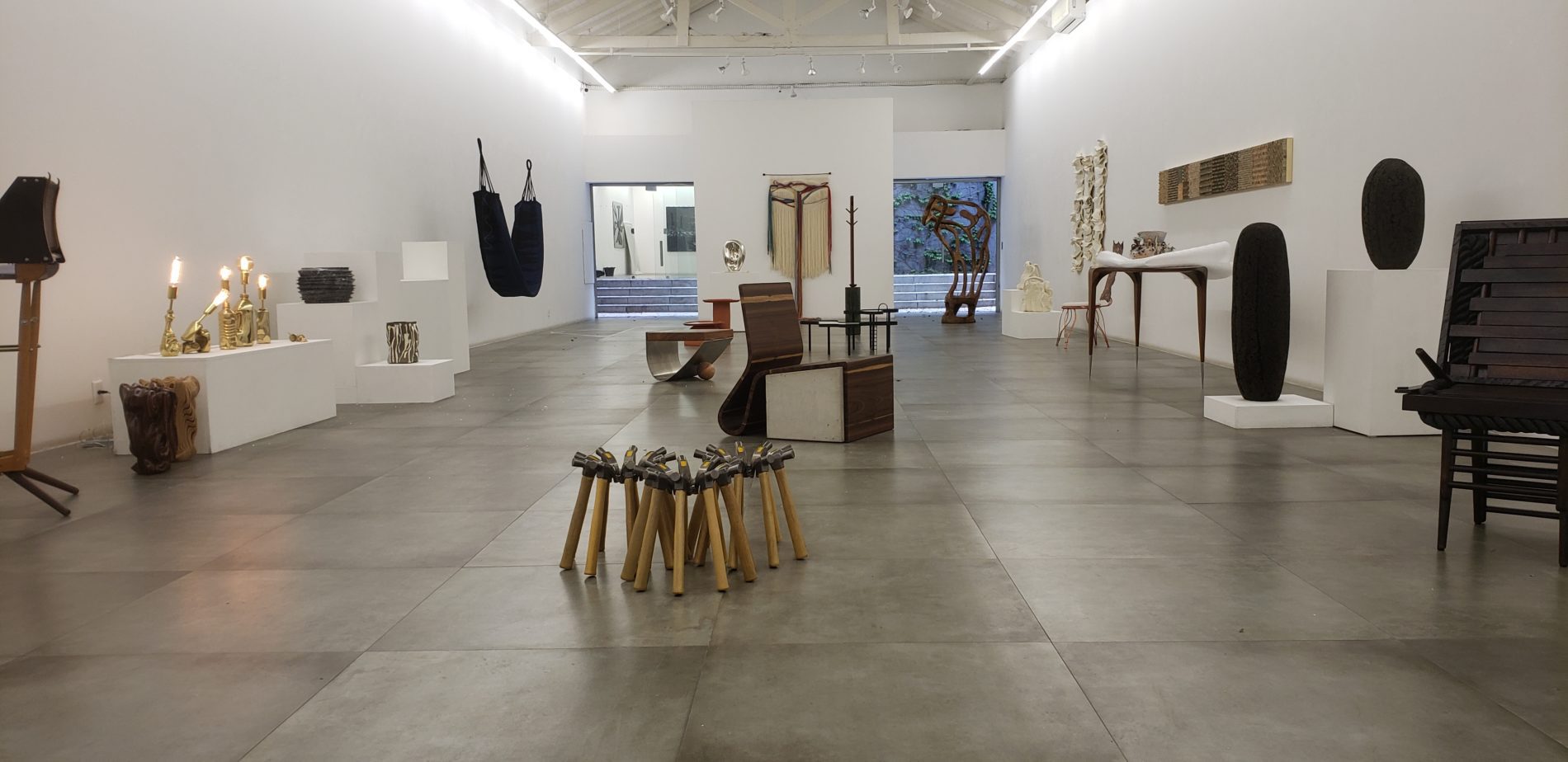 Mostra reúne criações autorais que dialogam com a arte e o design - DW!