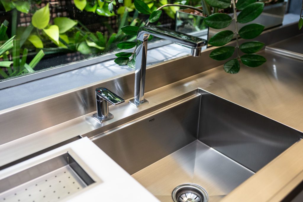 Cuba em aço inox: 5 modelos para cozinhas de todos os estilos - DW!