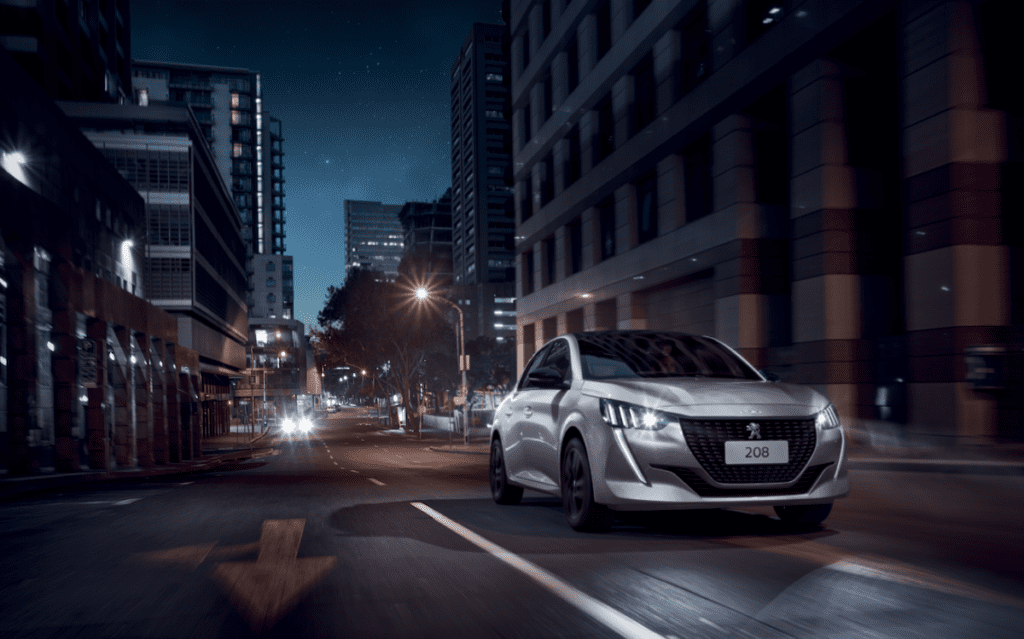 Com e-208 GT e versões de luxo, Peugeot enaltece legado de inovação ...