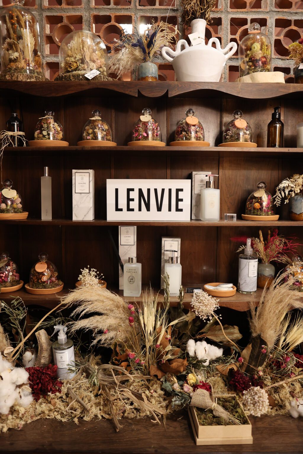 LENVIE, marca do perfume oficial da DW! SP 2024, reúne portfólio de mais de 300 produtos para ...